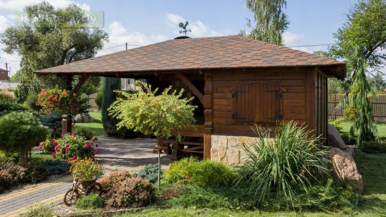 Foisor rustic din lemn de rasinoase | Foisoare din lemn, Garduri din ...